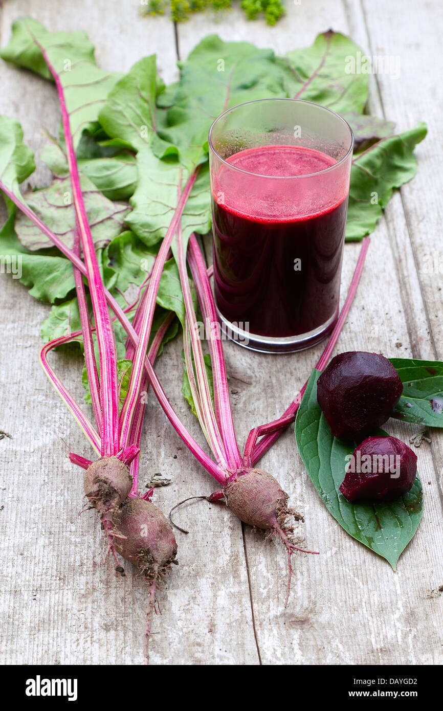 Bunch of beetroot hi-res stock photography and images - Alamy