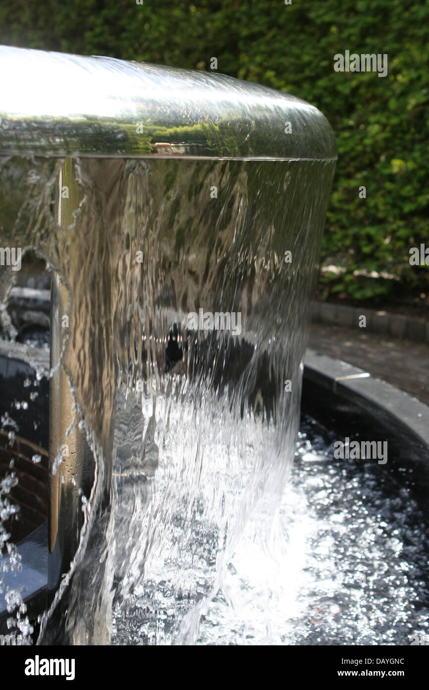 Garden steel water feature hi-res stock photography and images - Alamy