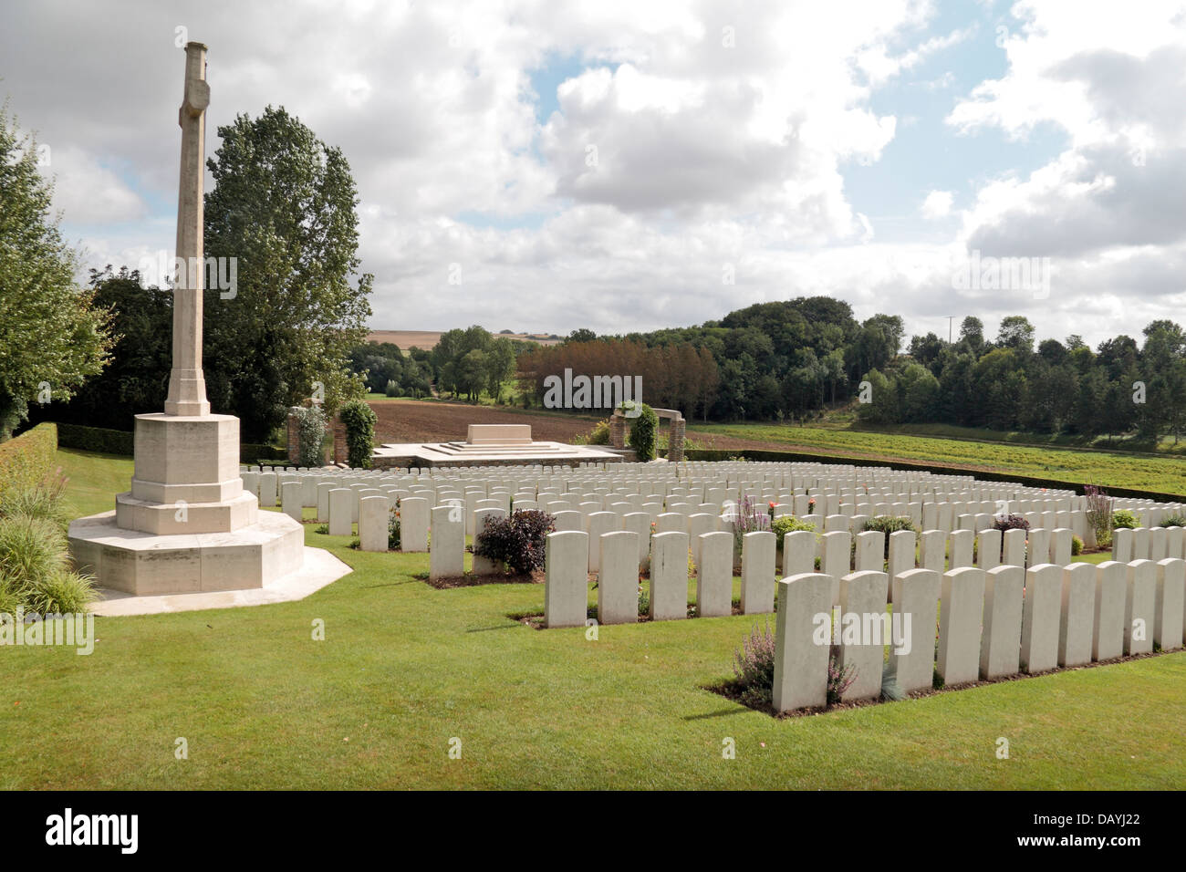 Cross of Sacrifice and headstones in the CWGC Bagneux British Cemetery ...