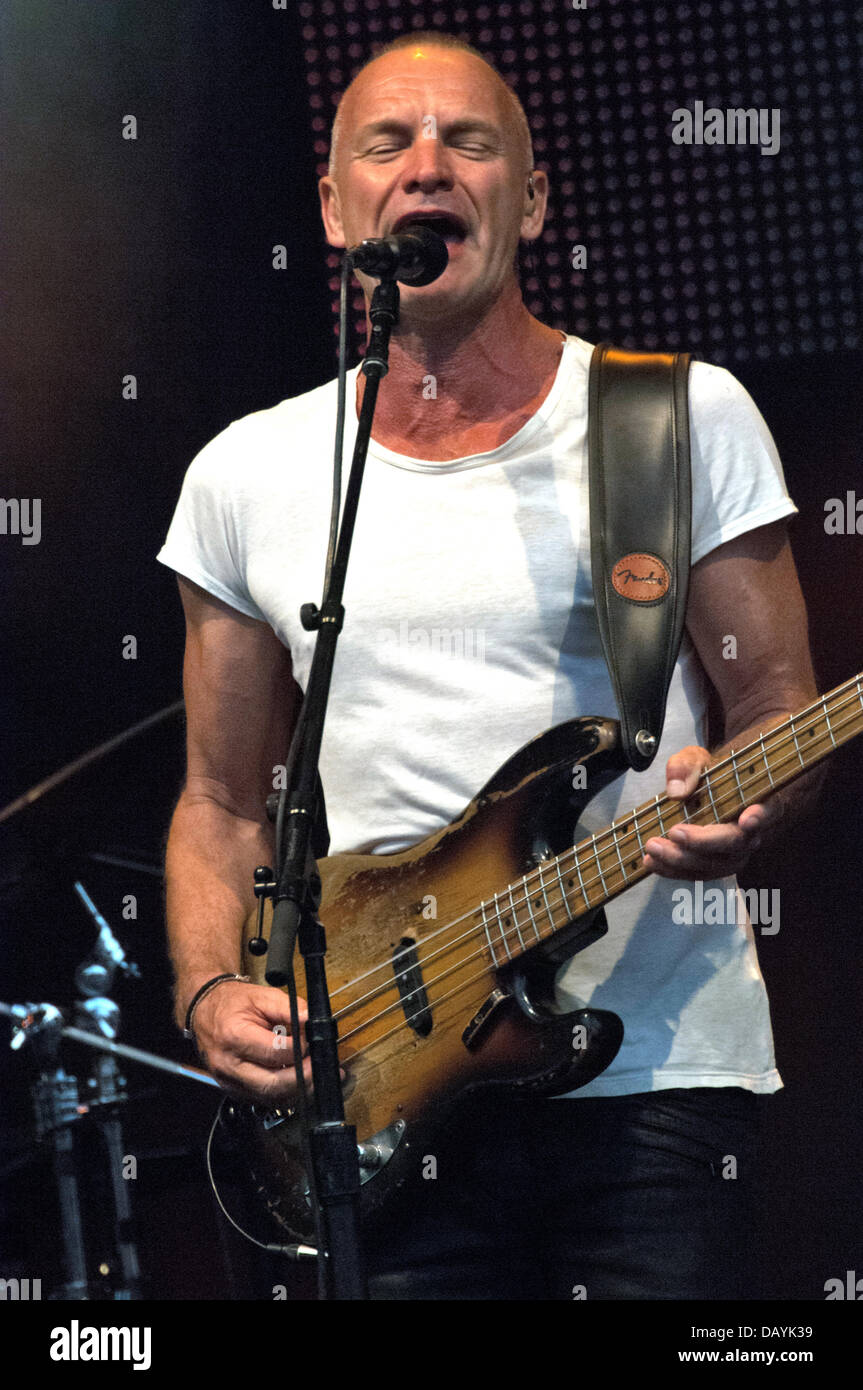 Sting sing hi-res stock photography and images - Alamy