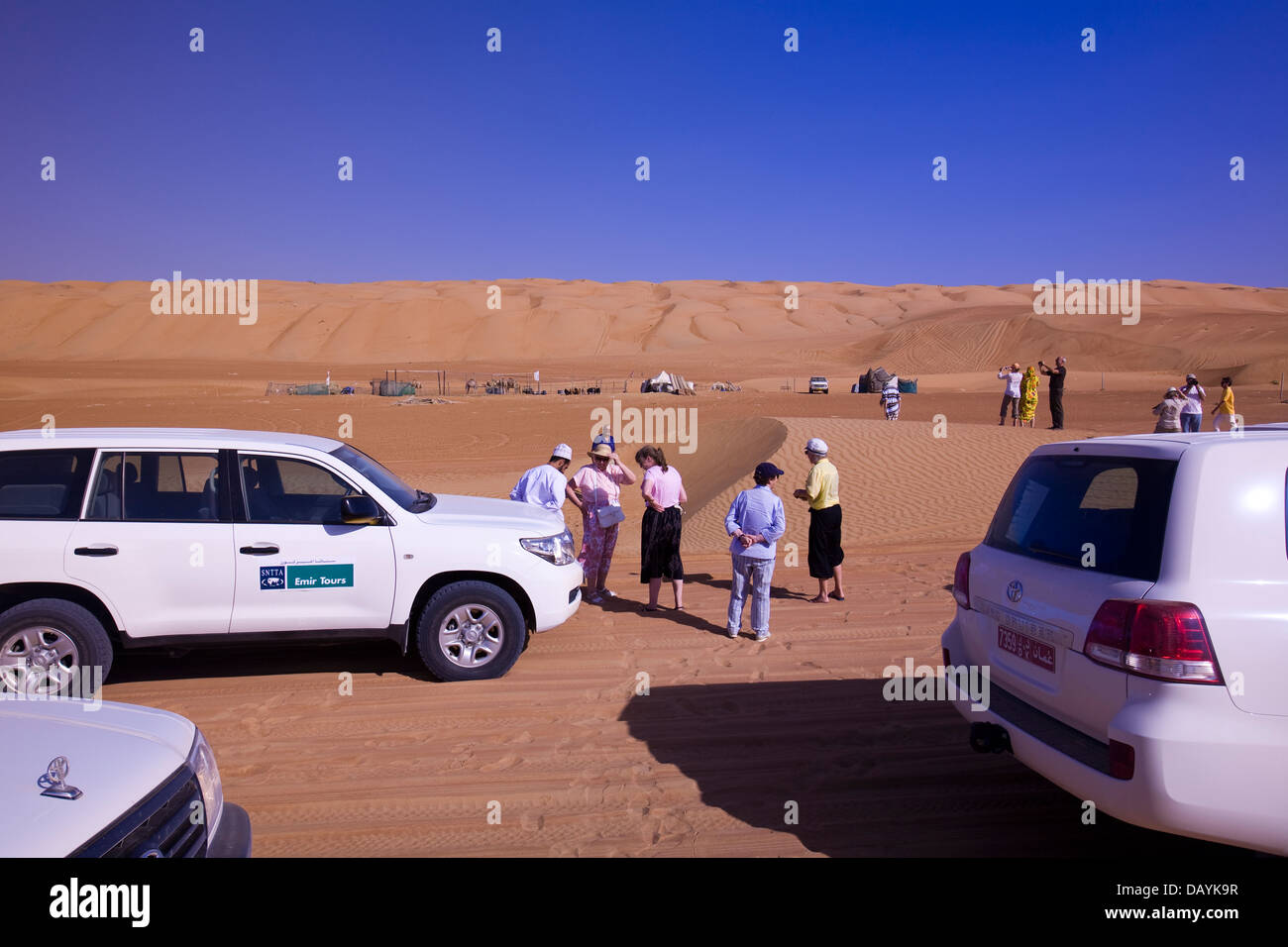 Tourists view the Sharqiya (fomerly Wahiba) Sands, Oman Stock Photo - Alamy