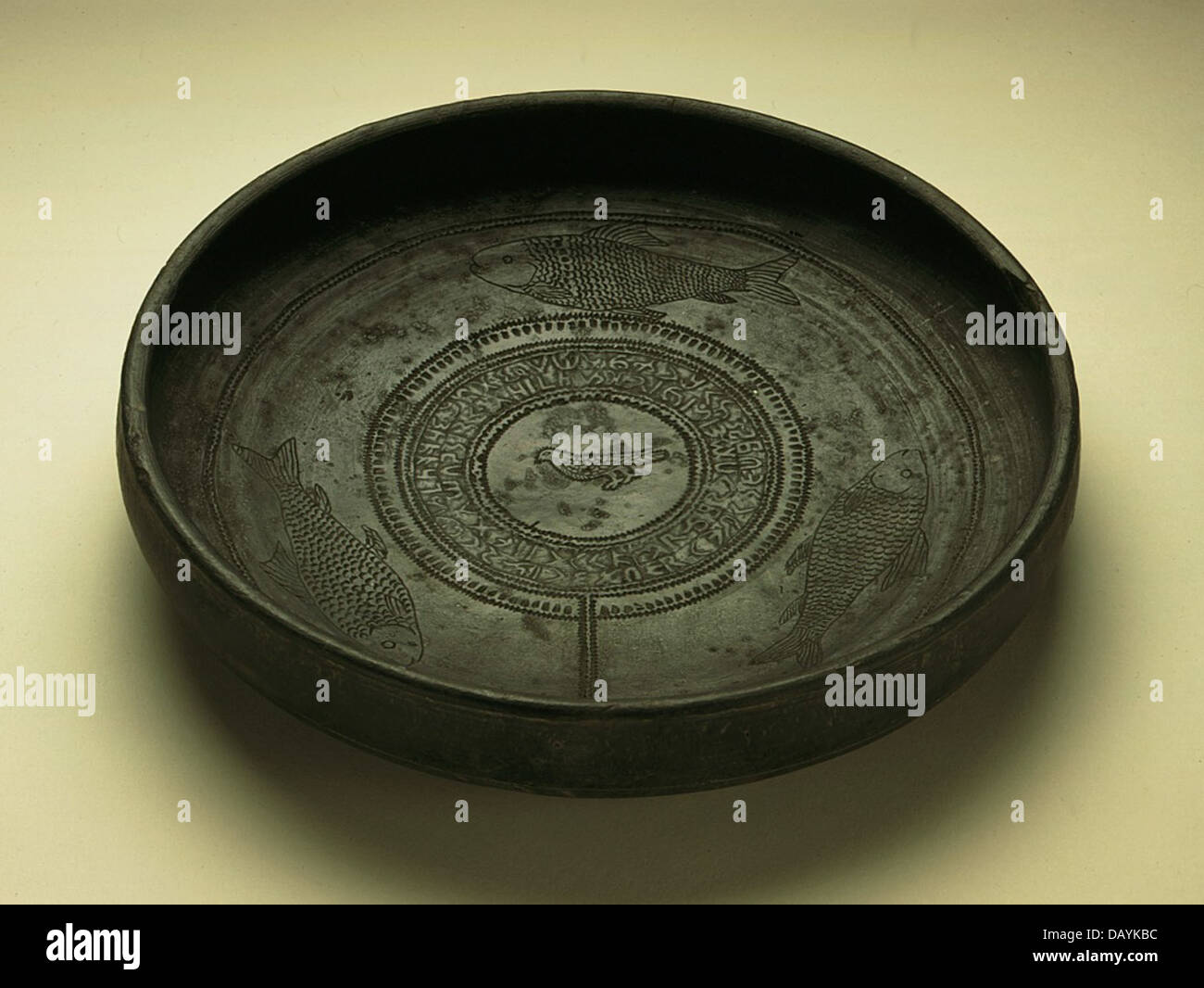 This inscribed plate features a unique fish-and-bird pattern ...