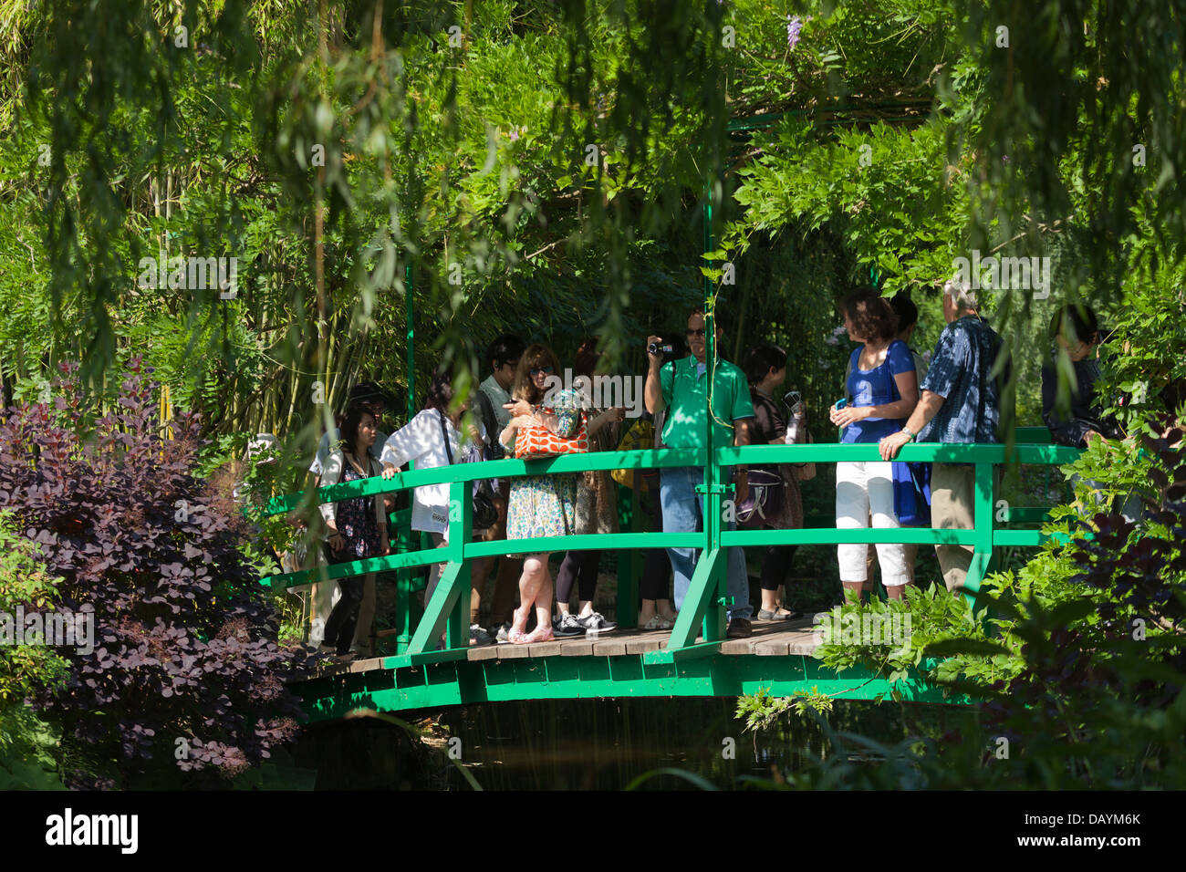 Monet's garden giverny japanese bridge hi-res stock photography and ...