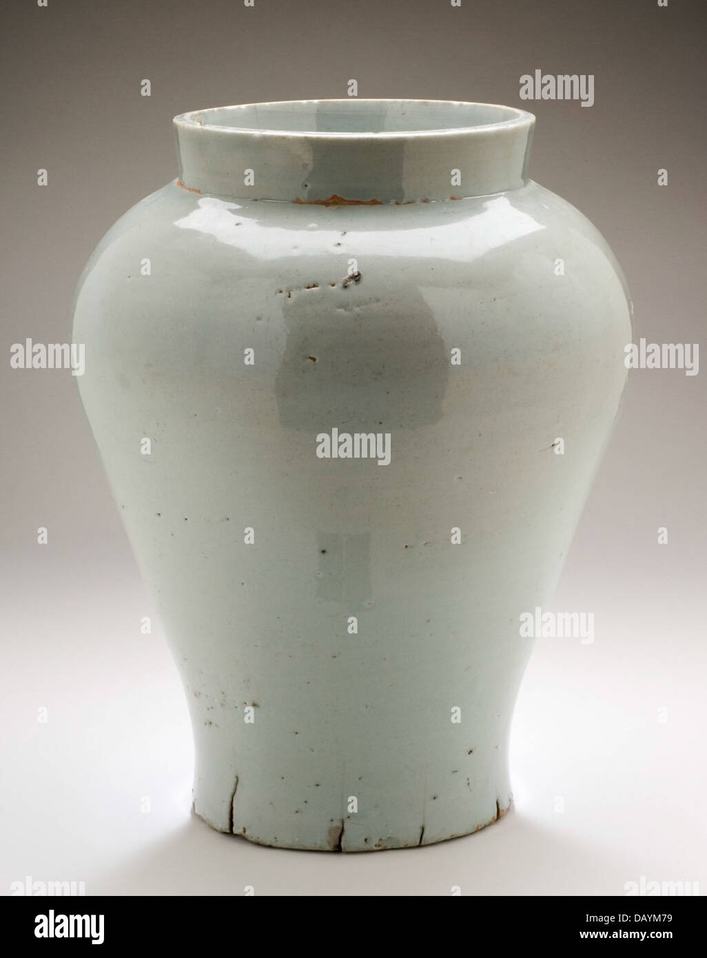 Ancient jar hi-res stock photography and images - Alamy