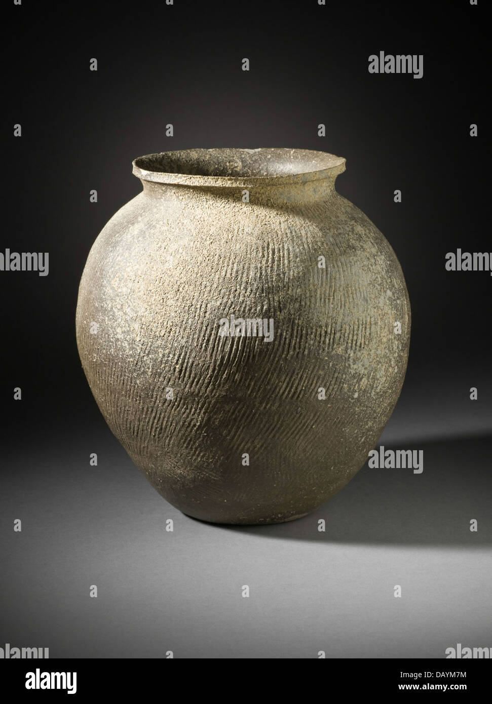 Oil jar ancient hi-res stock photography and images - Alamy