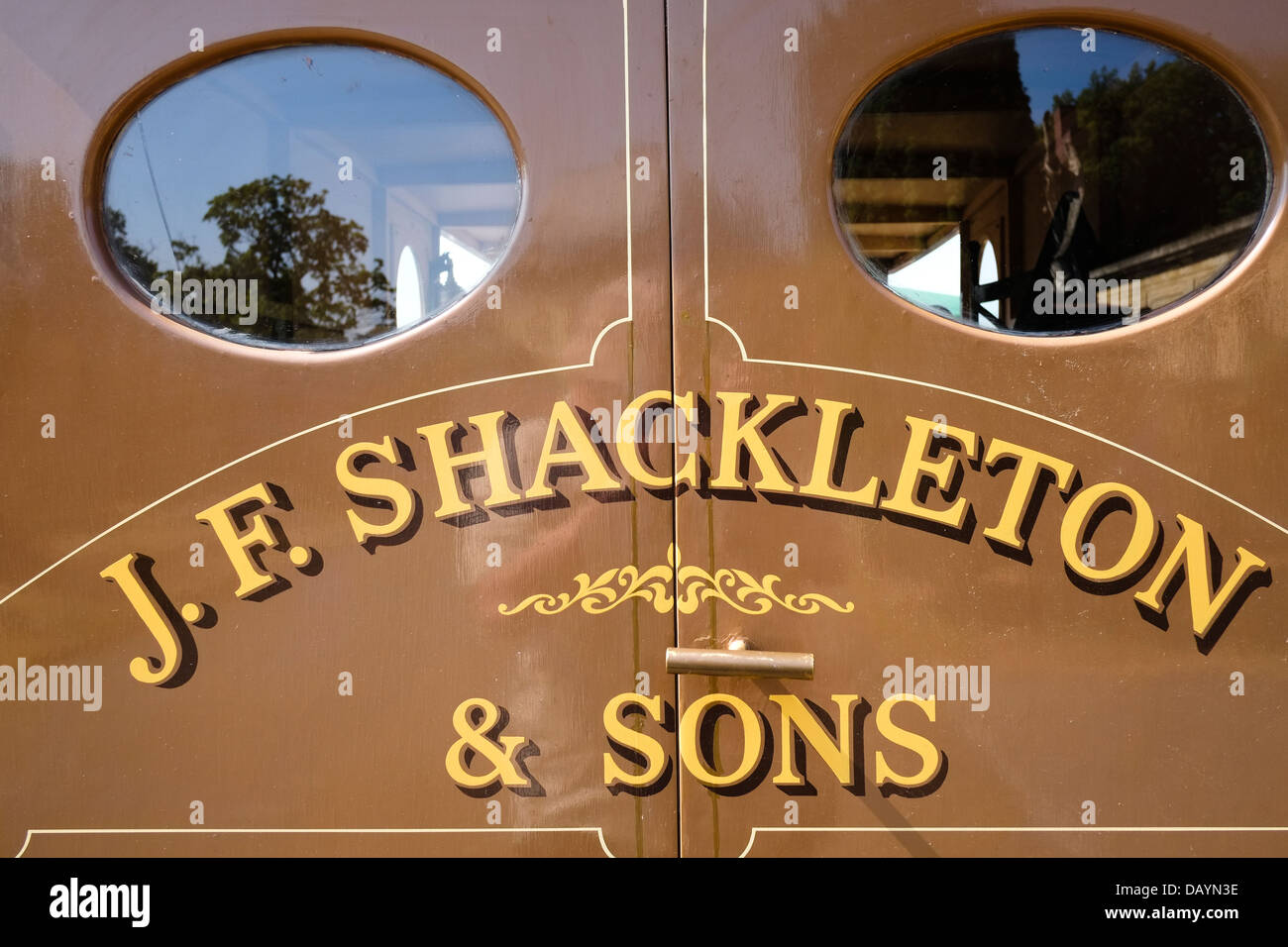 Old Fashioned Sign High Resolution Stock Photography and Images - Alamy