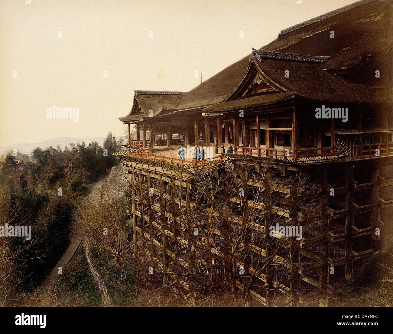 Kujomidzu is a traditional artifact from LACMA's collection ...