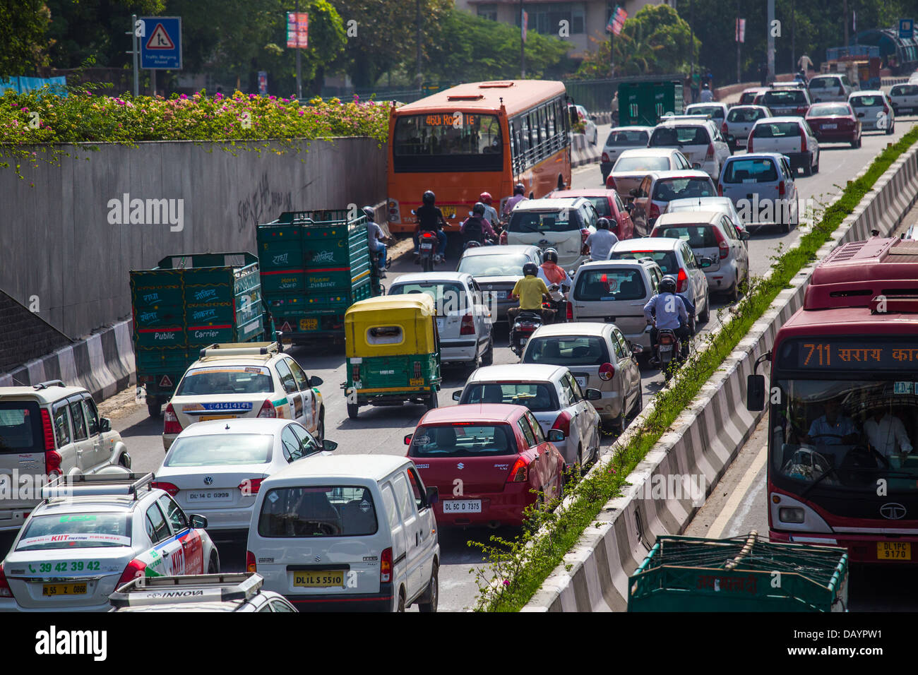New delhi roads hi-res stock photography and images - Alamy