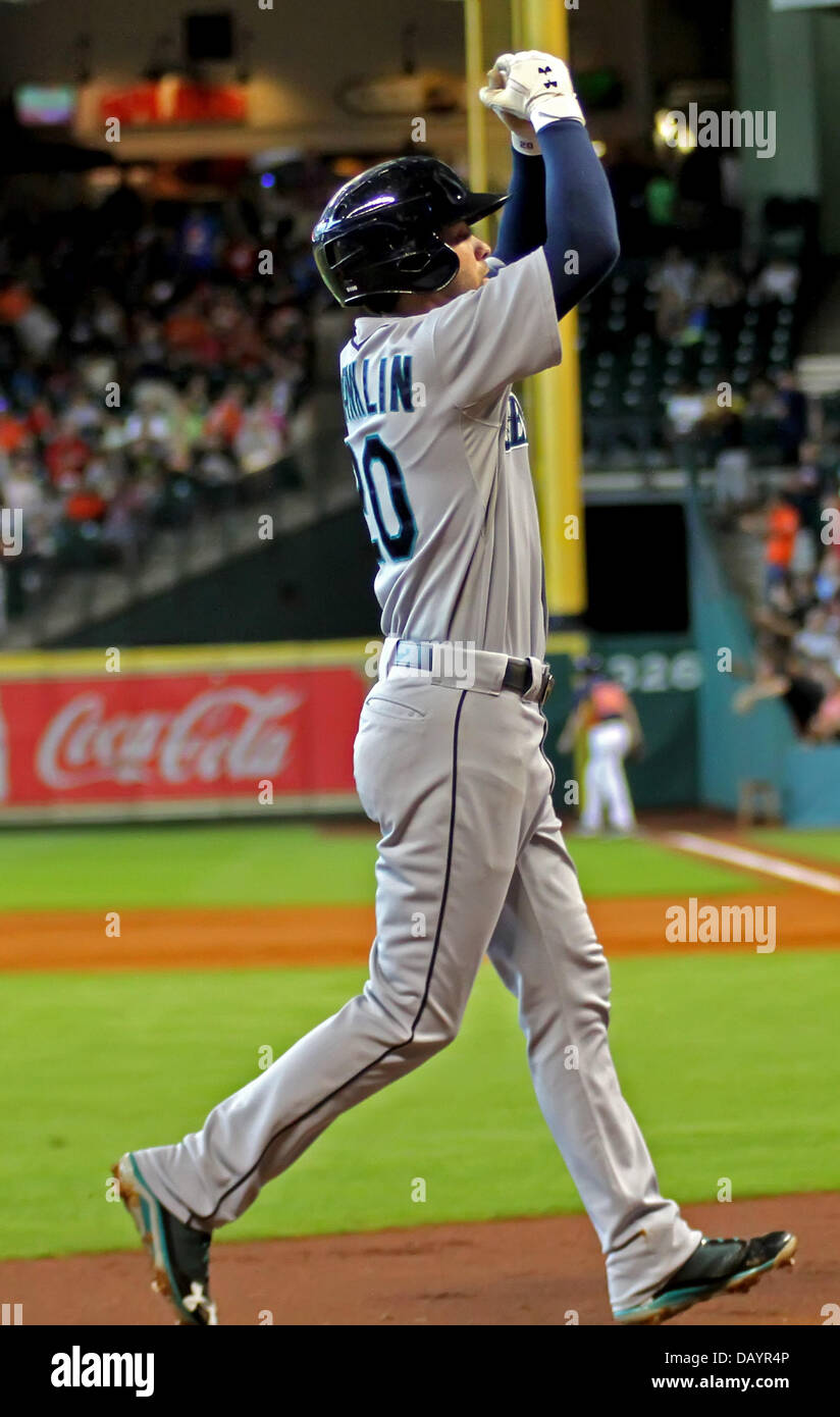 Crossing home plate baseball hi-res stock photography and images - Alamy