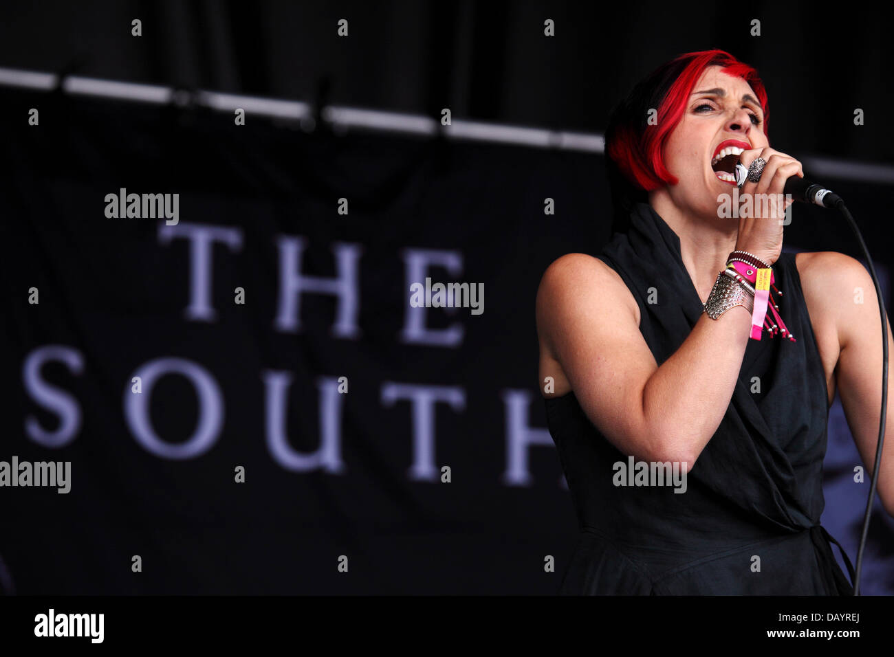 Alison wheeler singer hi-res stock photography and images - Alamy