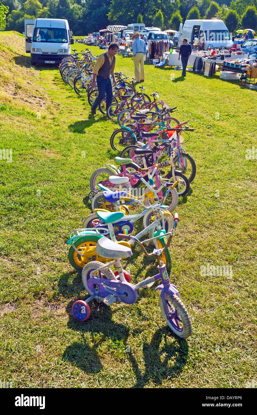 Car boot sale hi-res stock photography and images - Alamy