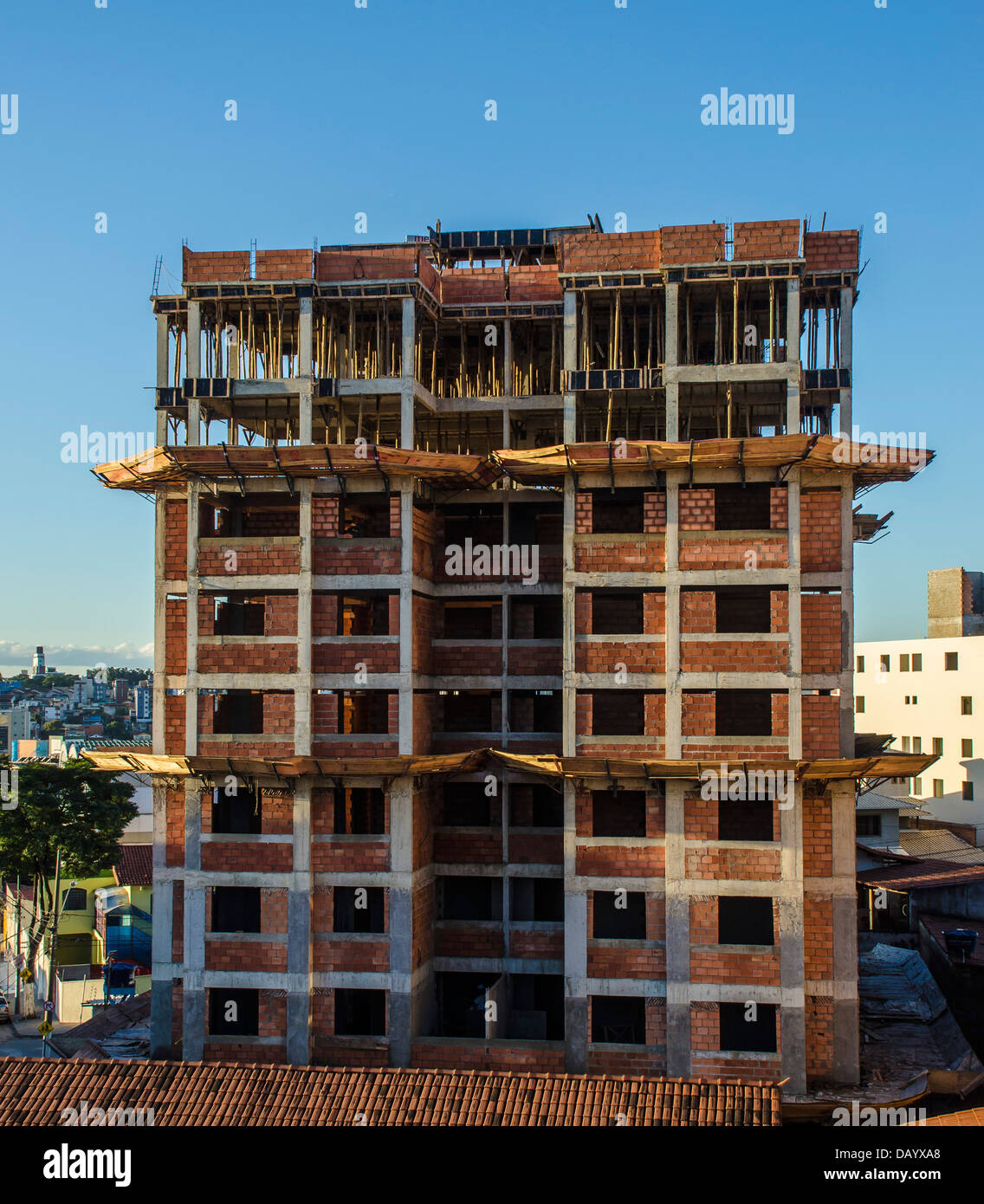 Apartment building under construction hi-res stock photography and ...