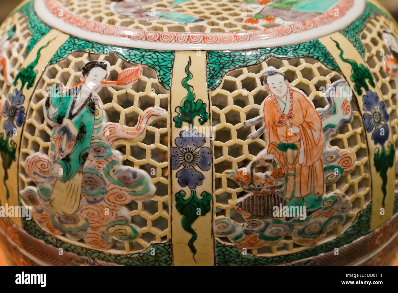 Reticulated porcelain container, famille jaune enamels on biscuit ...