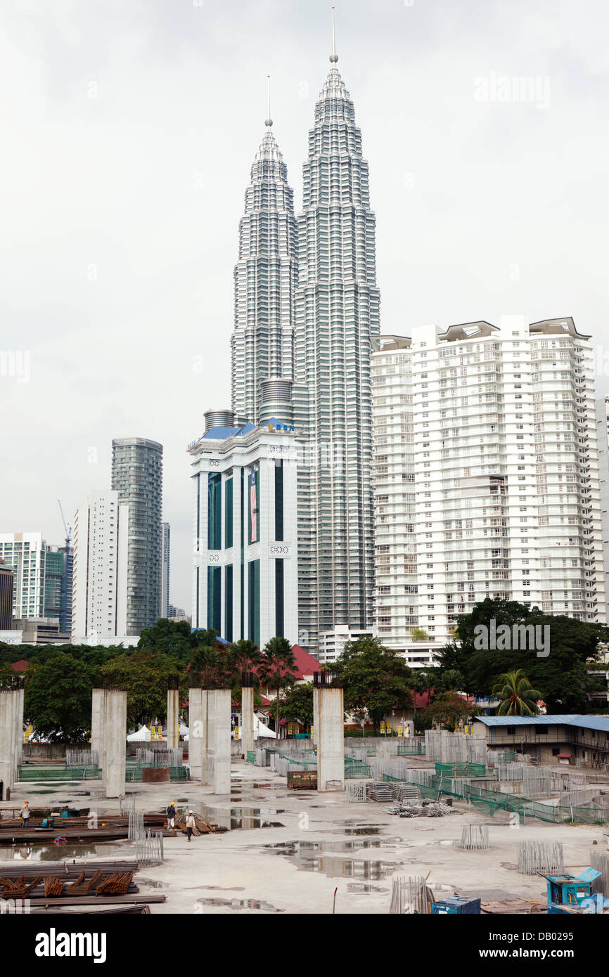Construction in front of the Petronas Towers Stock Photo - Alamy
