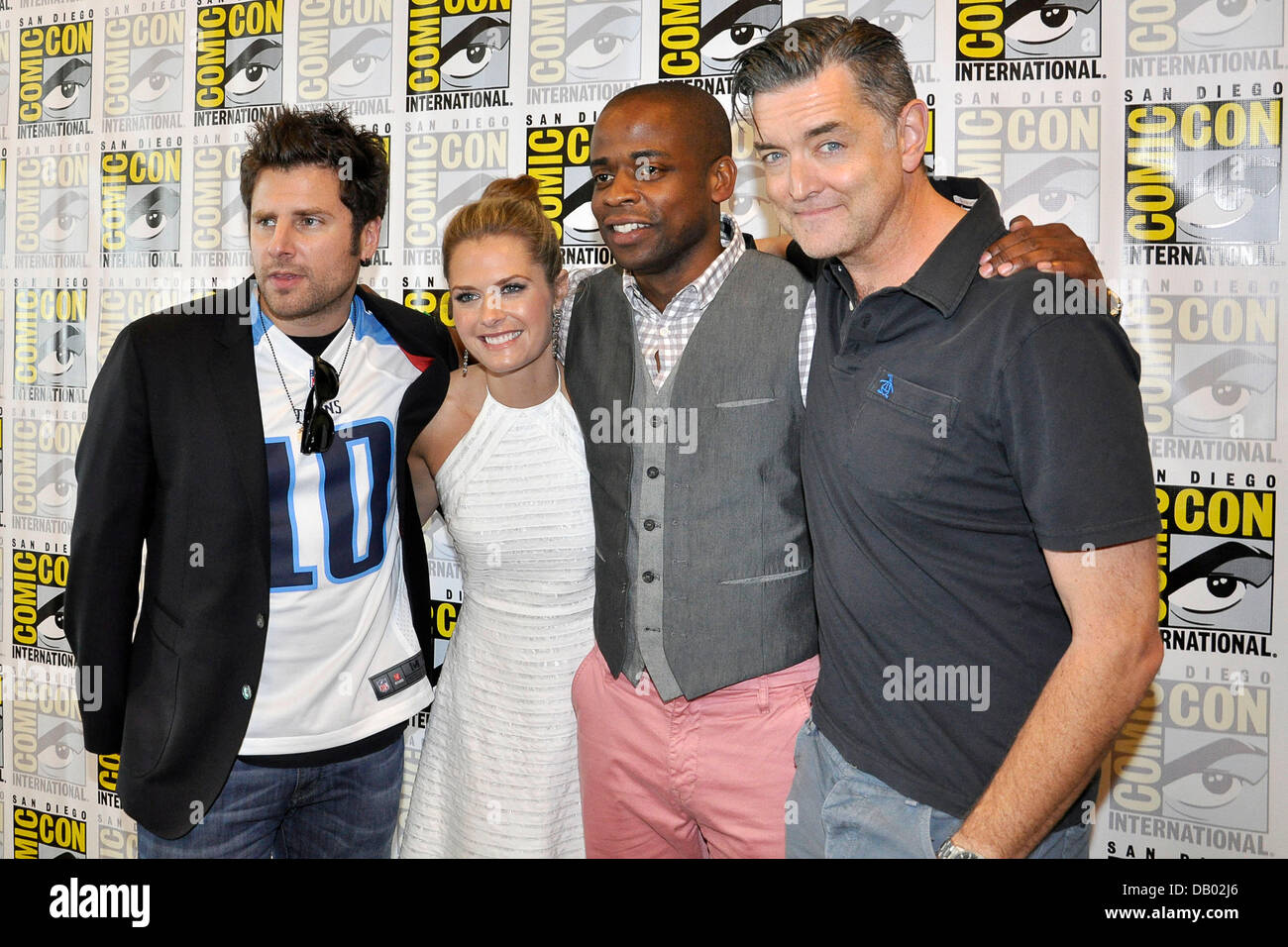 James Roday Maggie Lawson Dule Hill Und Timothy Omundson Bei Einem Photocall Zu Psych Auf