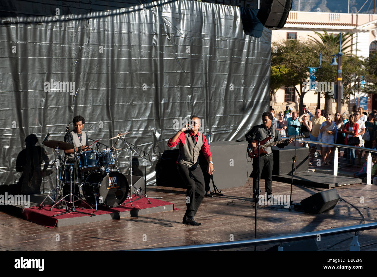 Cape town waterfront performance hi-res stock photography and images ...