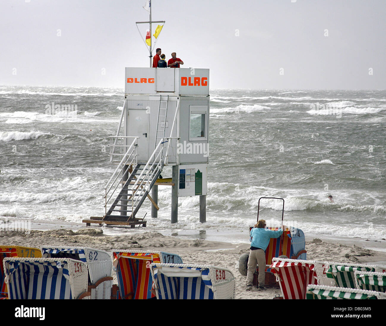 (dpa file) A tower of the German Lifeguard association (DLRG) is ...