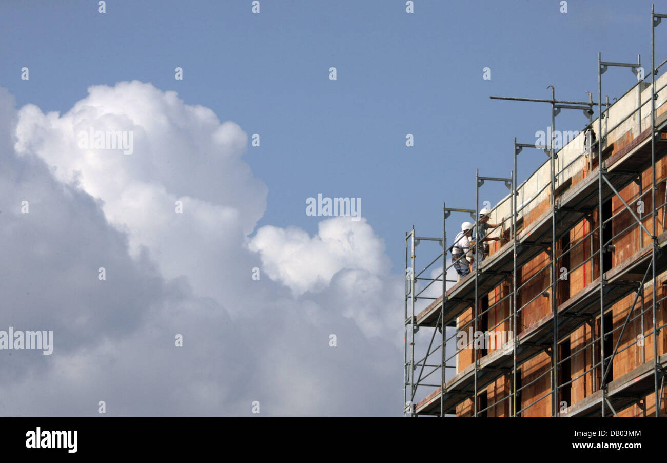 The picture shows a construction site of a multi-storey building in ...