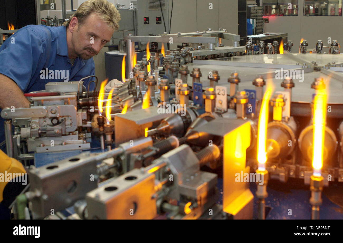 The picture shows the production of Syringes at a plant of Gerresheimer ...
