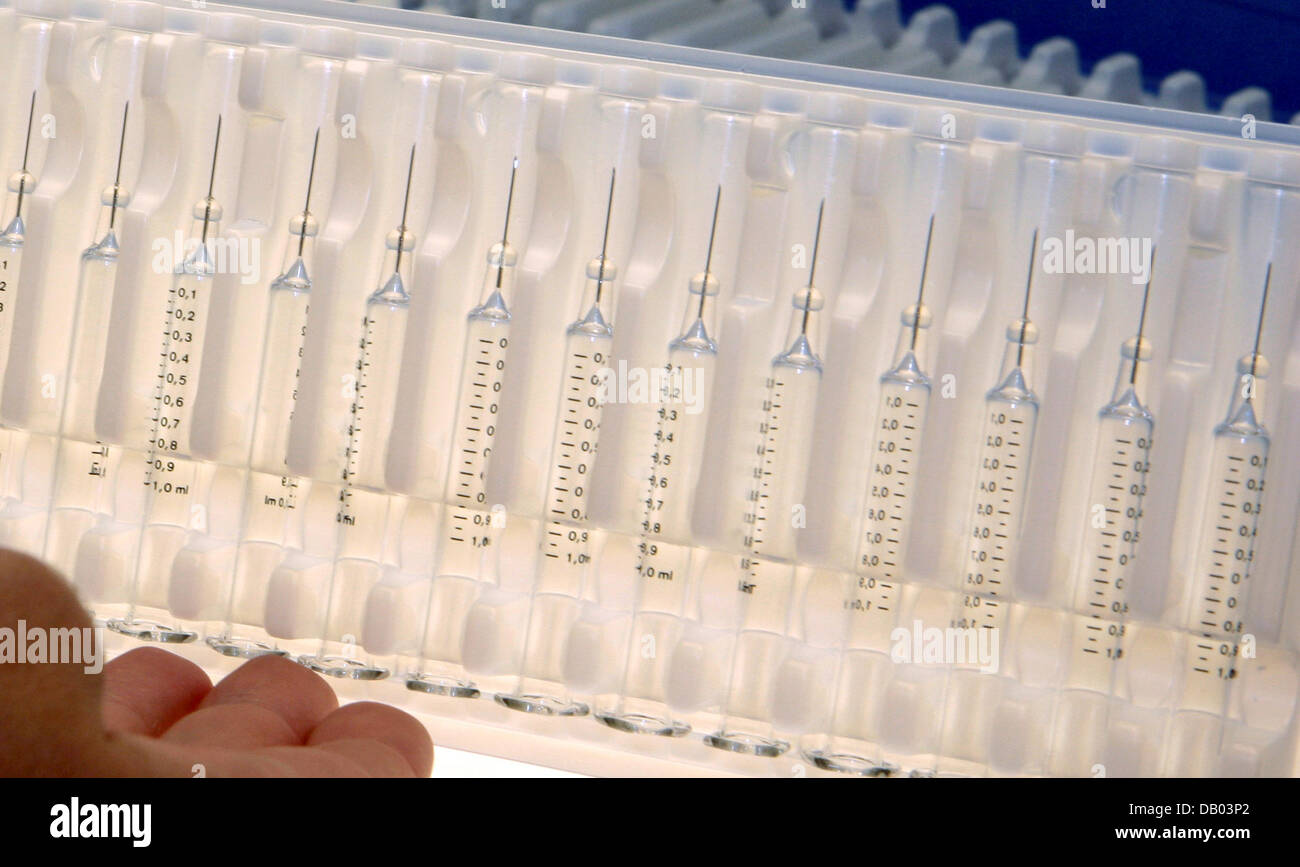 The picture shows Syringes at a plant of Gerresheimer in Buende ...