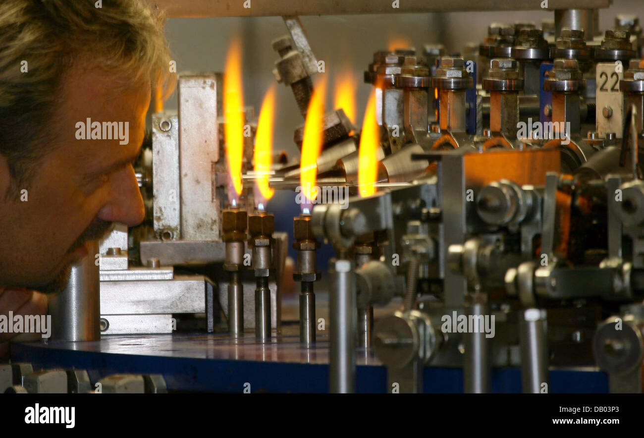 The picture shows the production of Syringes at a plant of Gerresheimer ...