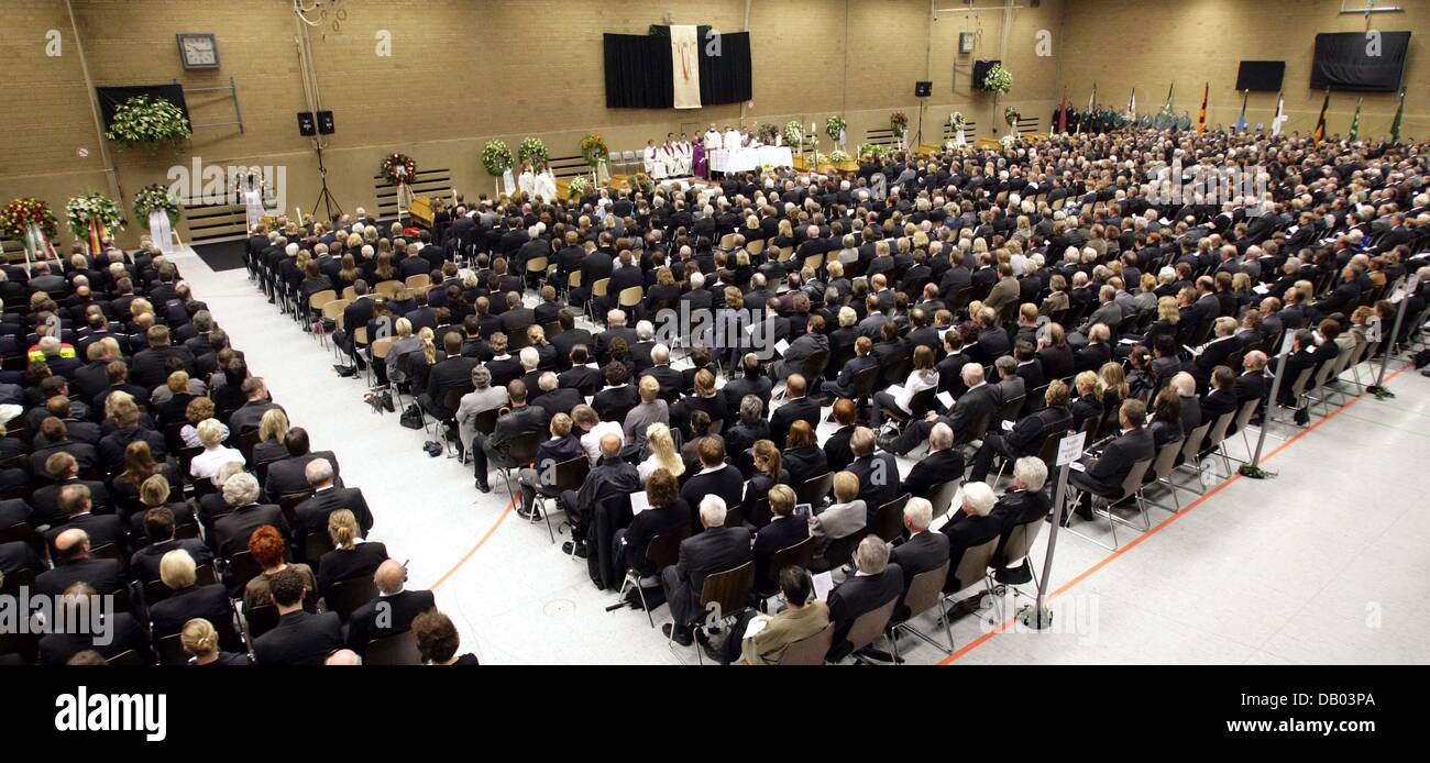Family members friends attend funeral hi-res stock photography and ...