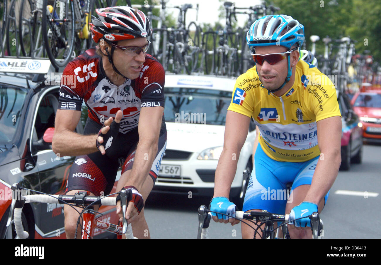 German cycling pro Stefan Schumacher (R, Team Gerolsteiner, C) wearing ...
