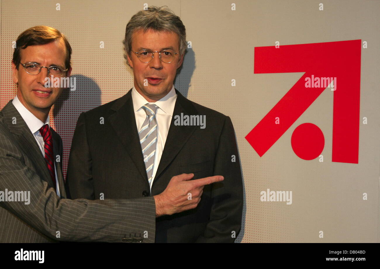 CEOs of ProSiebenSat.1, Guillaume de Posch (L) and SBS Broadcasting ...