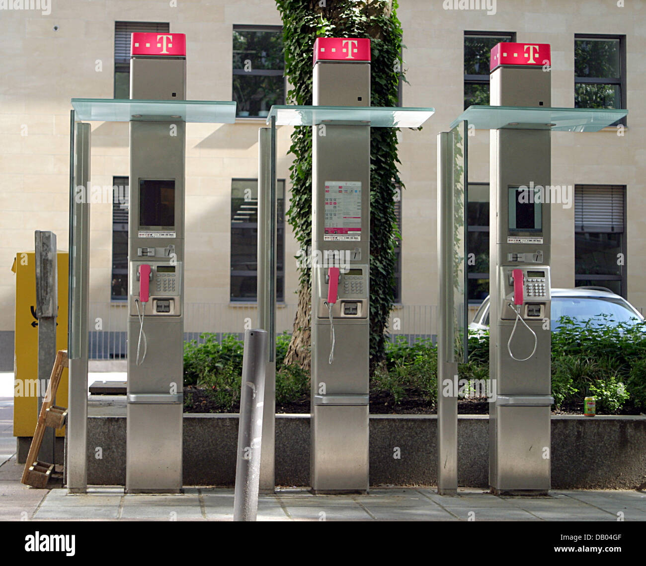 Two public phones are pictured in Frankfurt Main, Germany, 30 May 2007 ...