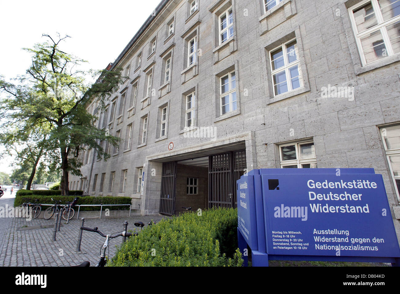 The picture shows the Bendlerblock, the German resistance memorial, in ...