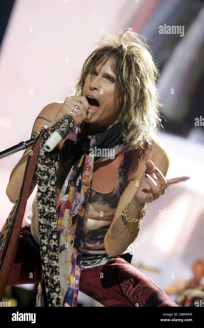 Young Steven Tyler Singing