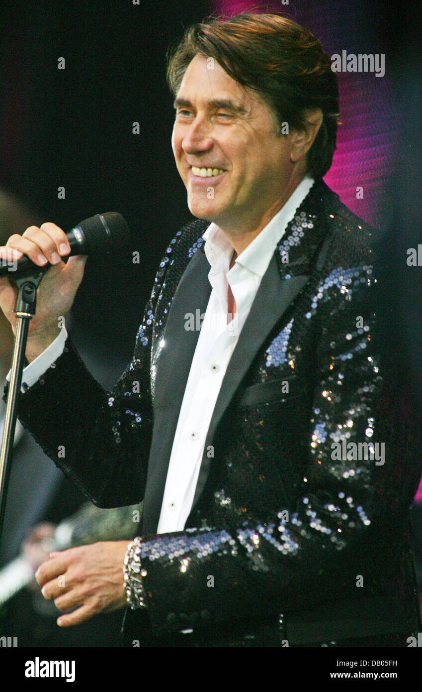 Brian ferry concert for diana hi-res stock photography and images - Alamy