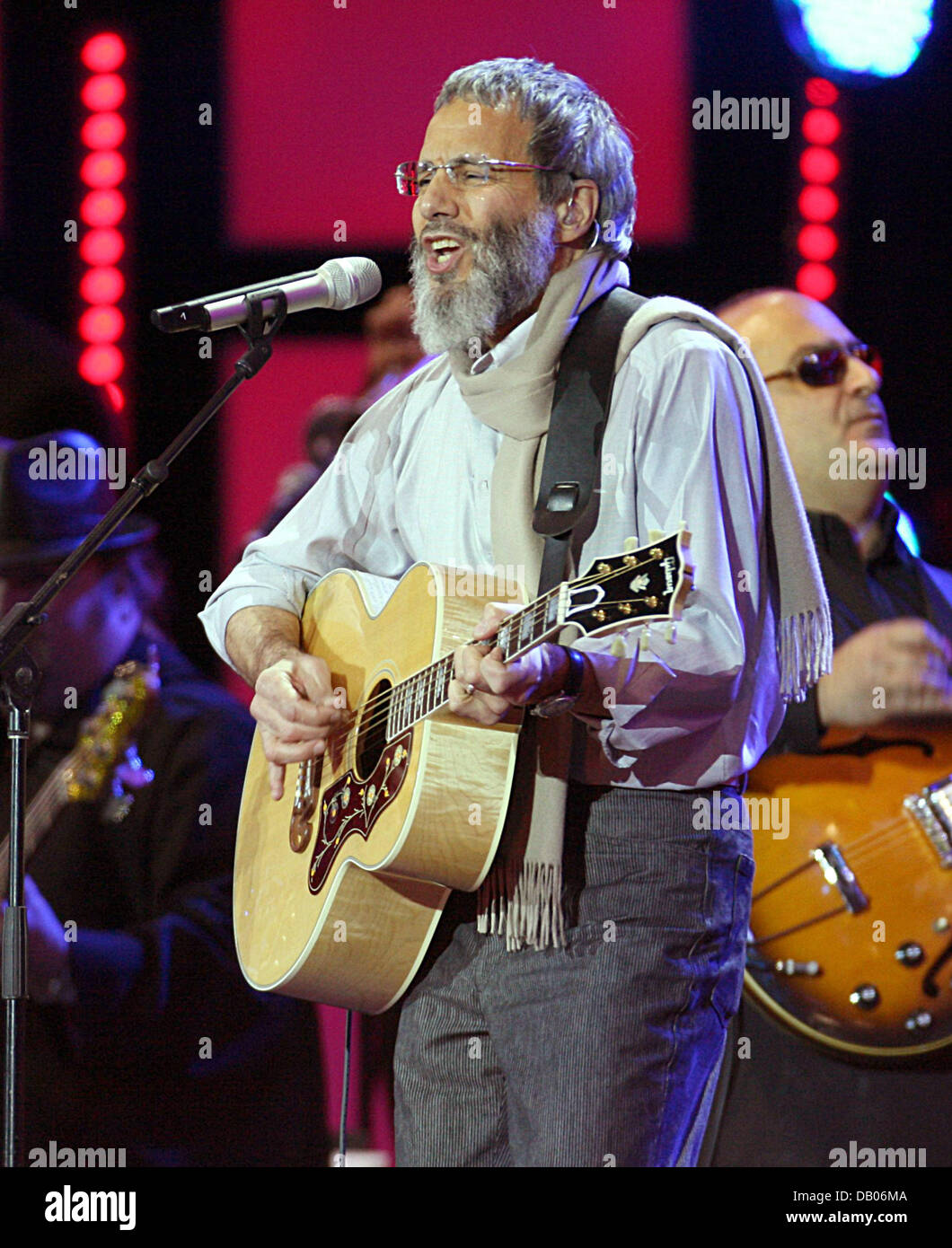 Singer yusuf formerly cat stevens hi-res stock photography and images ...
