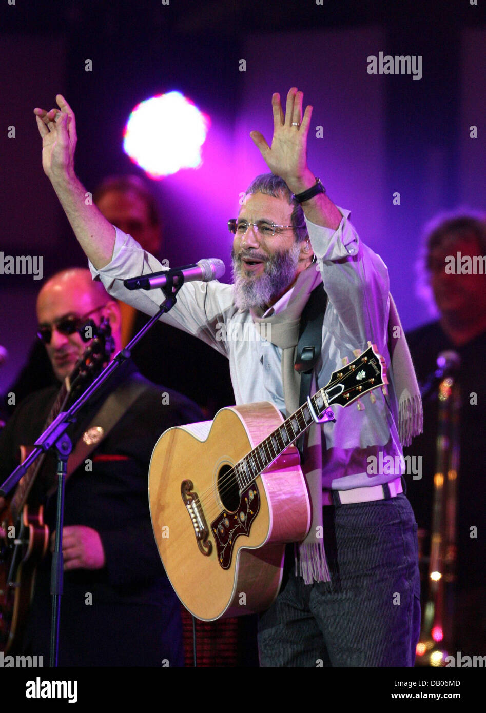 Singer yusuf islam formerly hi-res stock photography and images - Alamy