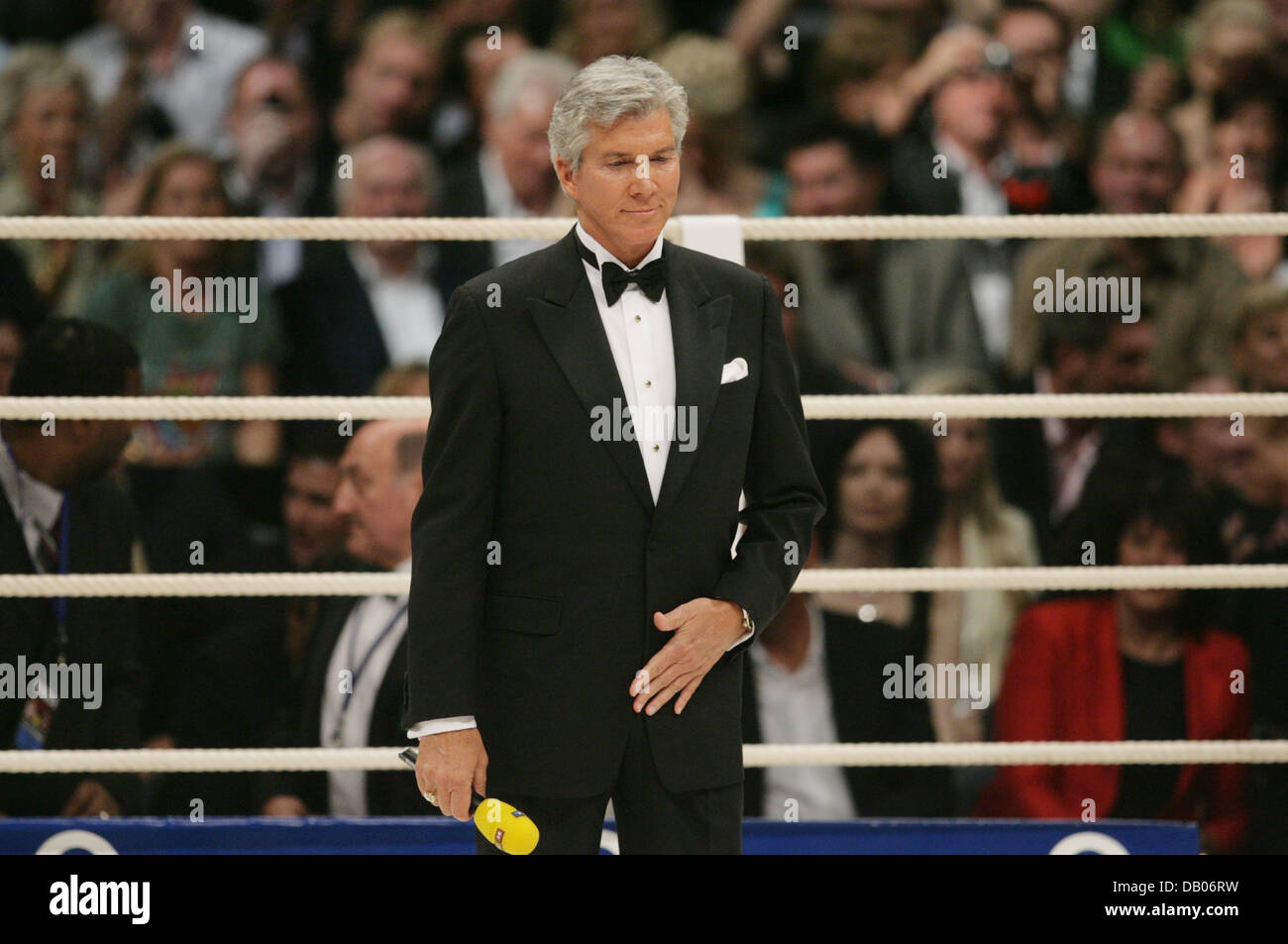 American ring announcer hi-res stock photography and images - Alamy