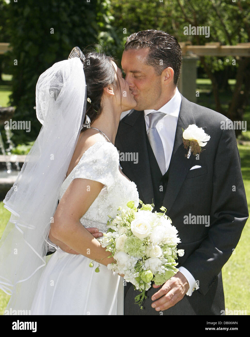 The newly weds, actress Mariella Ahrens and Patrick Count Faber-Castel ...