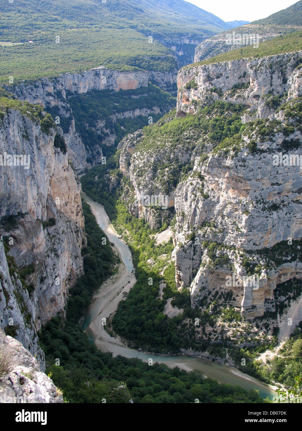 The picture shows the 21km long and 700 m deep Grand Canyon du Verdon ...