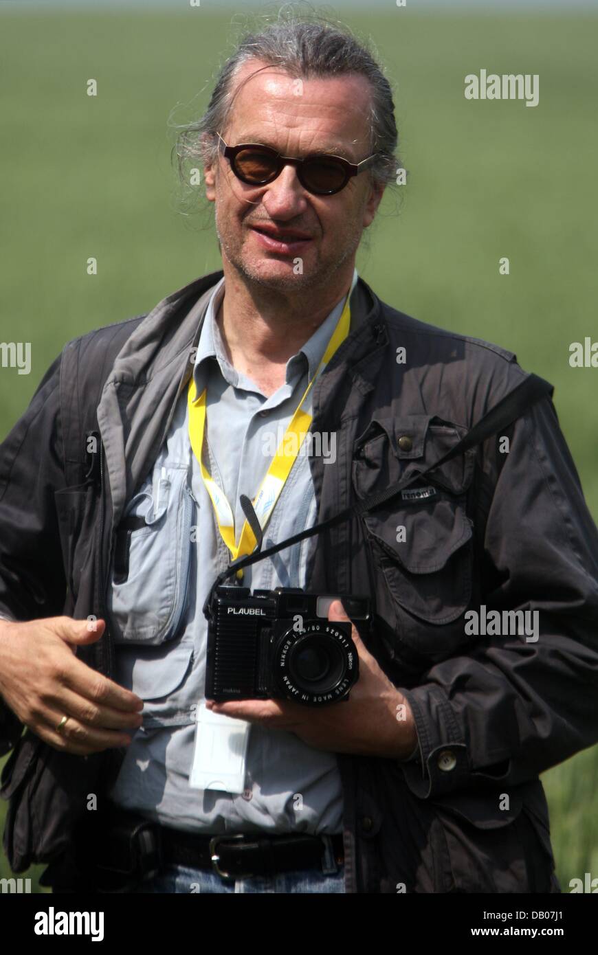 German director Wim Wenders is pictured next to a sit-in of G8-critics ...