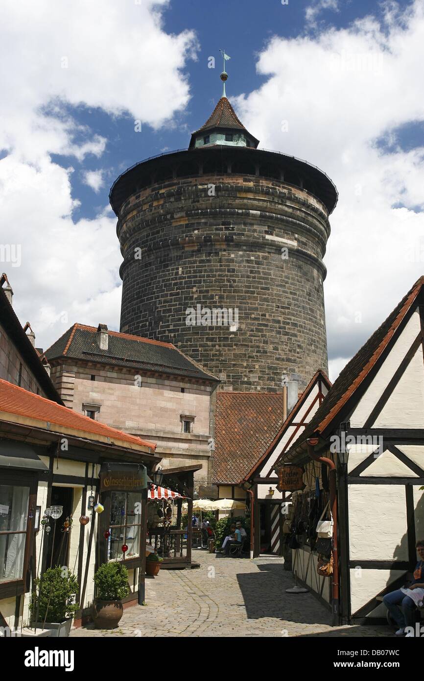 The picture shows a view towards the tower of the King's Gate ...