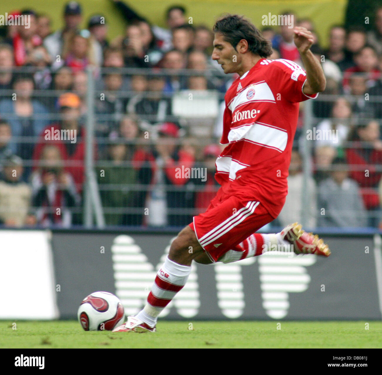Bayern munichs hamit altintop hi-res stock photography and images - Alamy