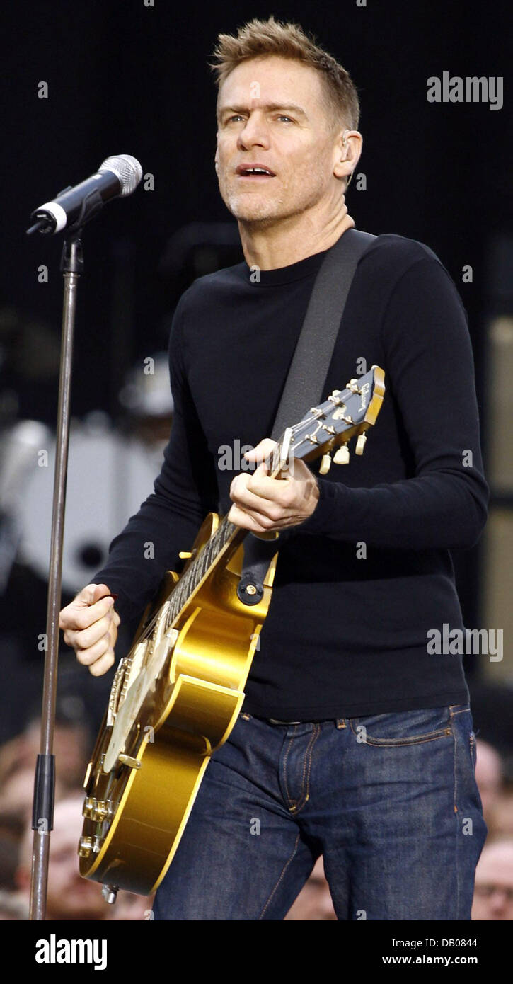 Canadian singer bryan adams hi-res stock photography and images - Alamy