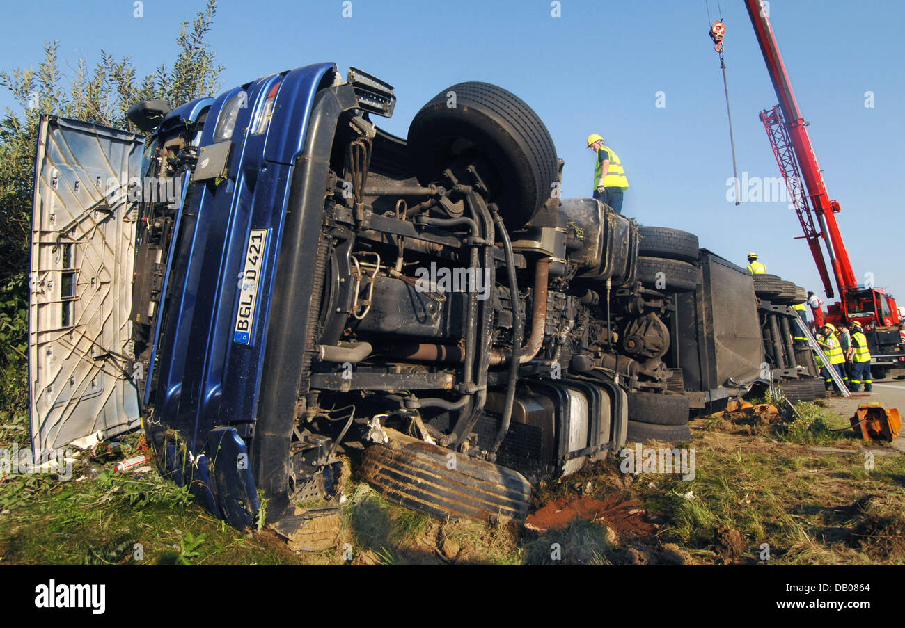 Over turned lorry hi-res stock photography and images - Alamy
