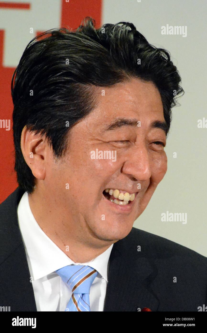 Slump landslide hi-res stock photography and images - Alamy