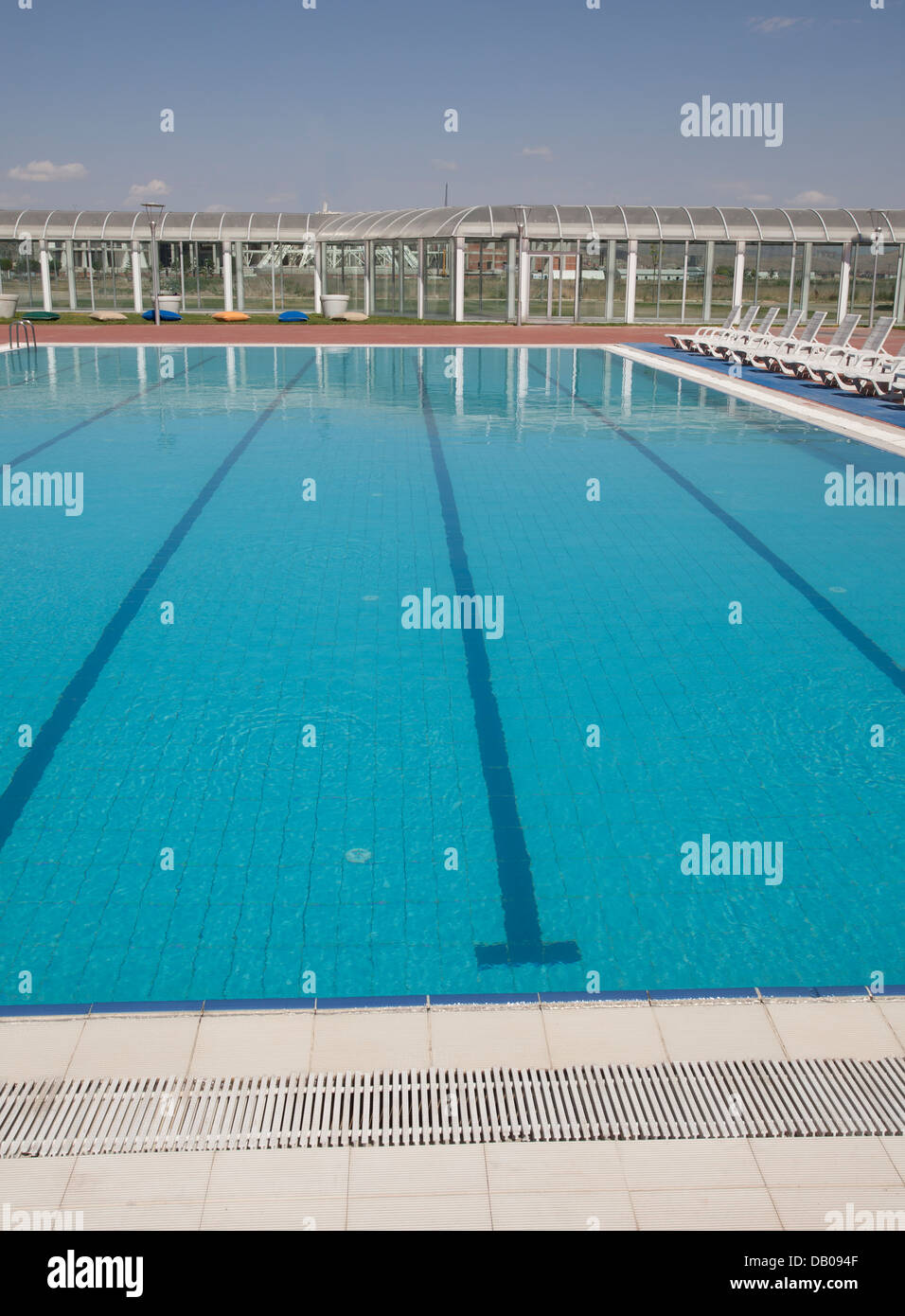 empty swimming pool Stock Photo - Alamy