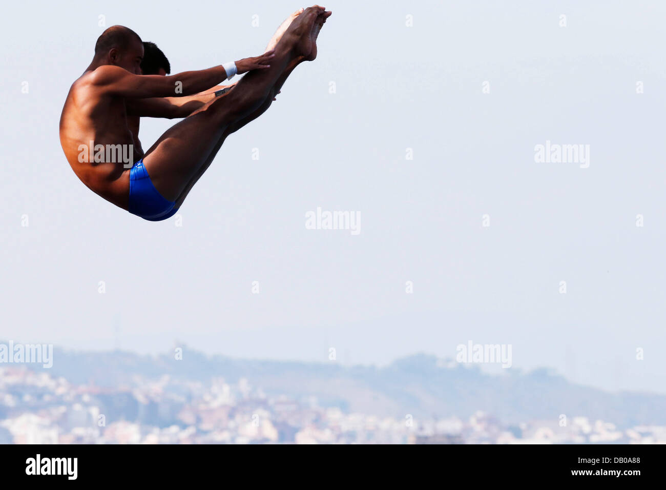 Synchronised diving hi-res stock photography and images - Alamy