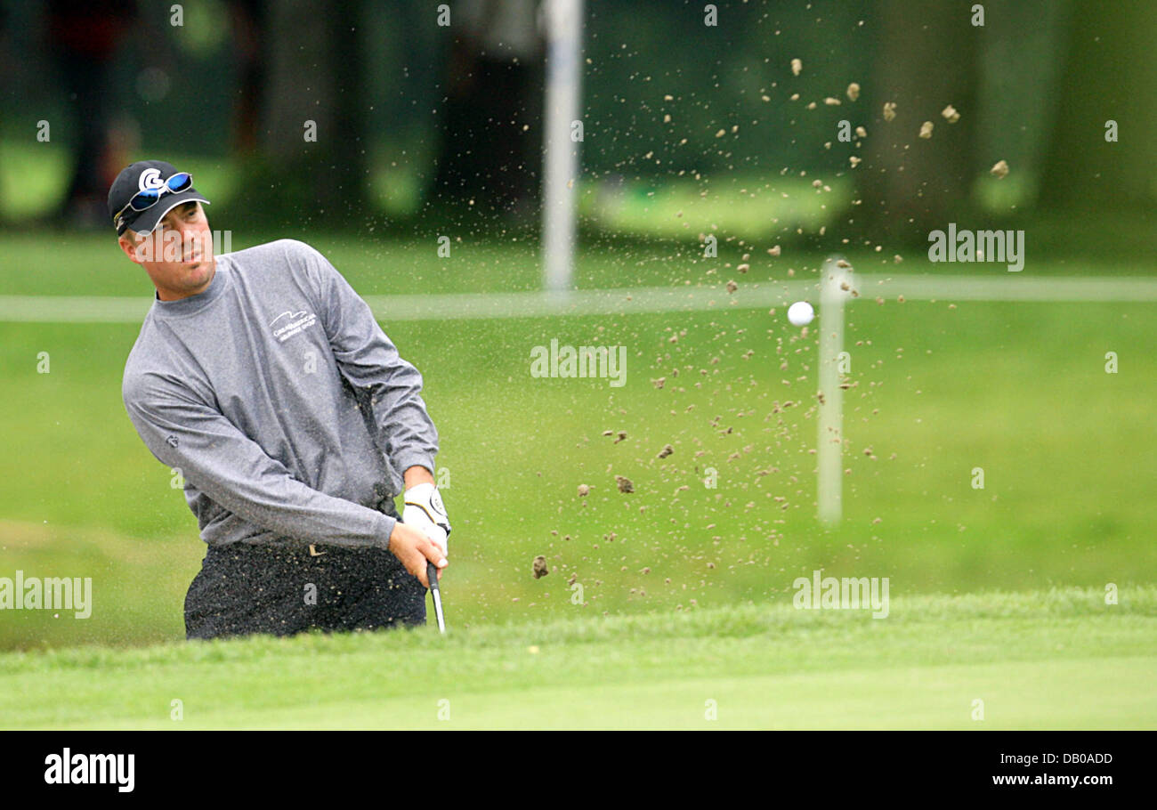 The US-American golf player Brett Wetterich observes the trajectory of ...