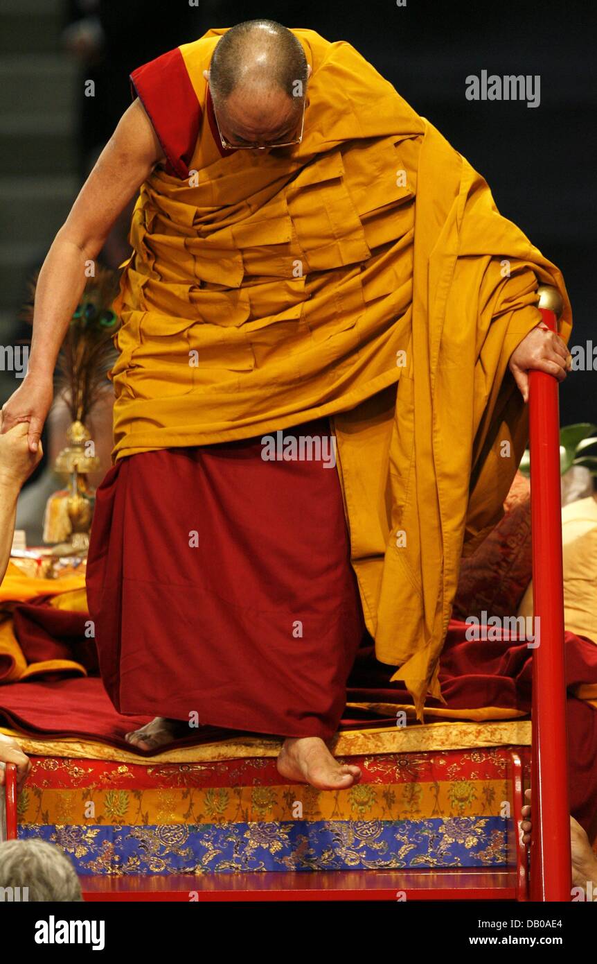 The Dalai Lama pictured on his throne in Hamburg, Germany, 27 July 2007 ...