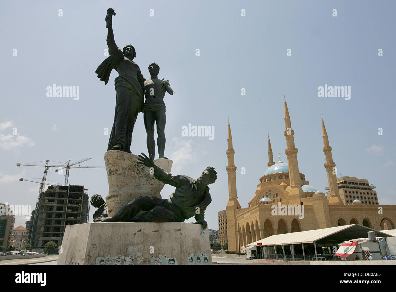 The Martyrs' Square monument is pictured in front of the Hariri Mosque ...