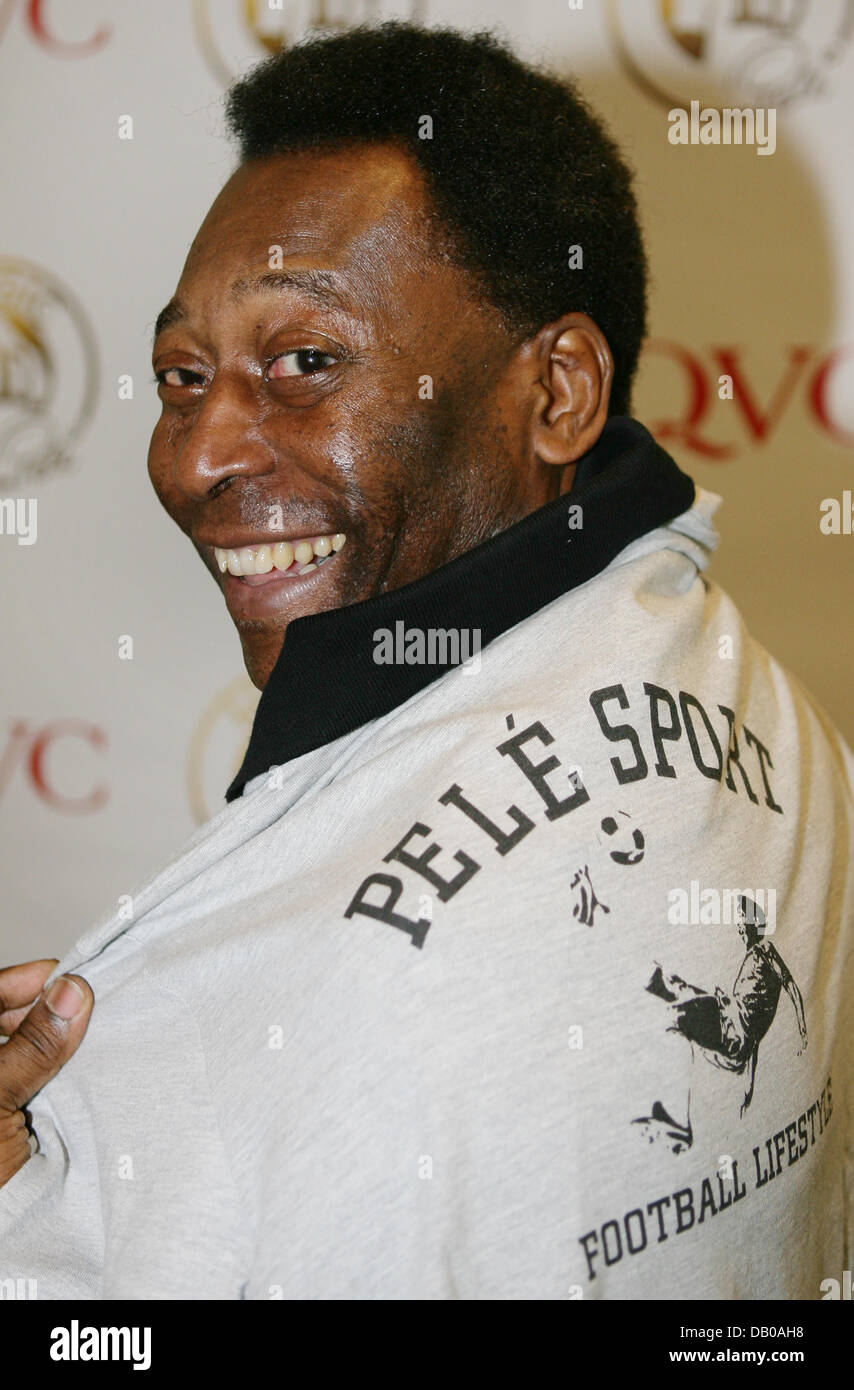 Soccer legend Pelé is pictured in Duesseldorf presenting his cloathing ...