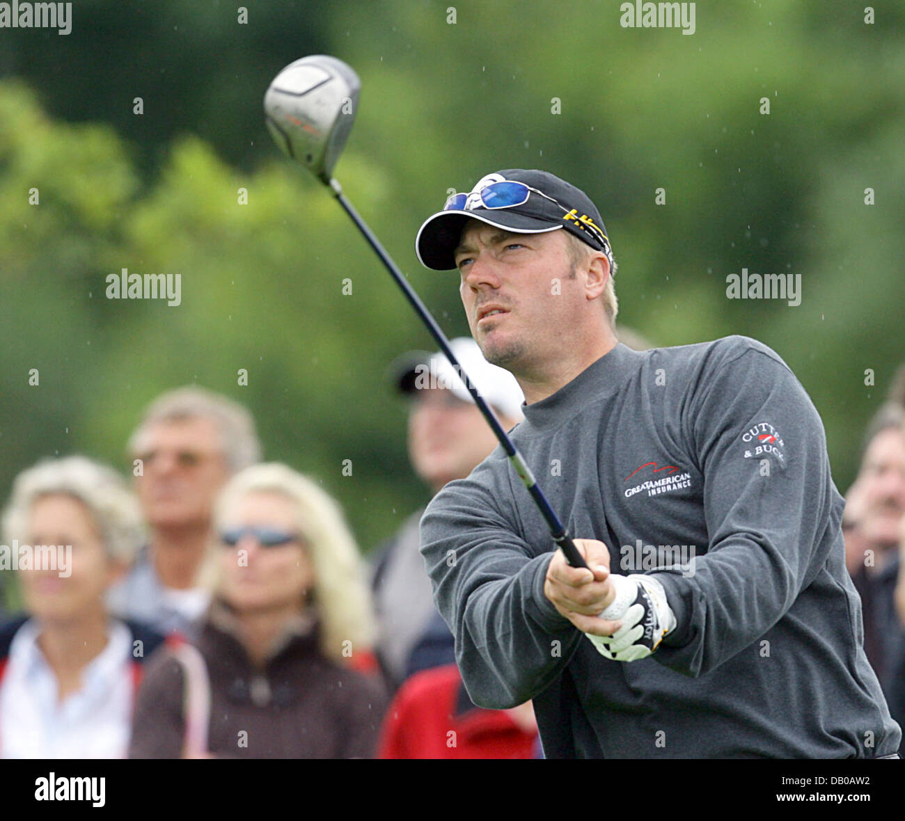 The US-American h golf player Brett Wetterich observes the trajectory ...